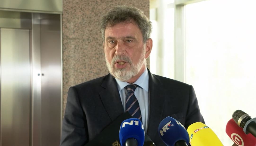 Fuchs: Inoculation is key, students returning to lecture theatres a ...