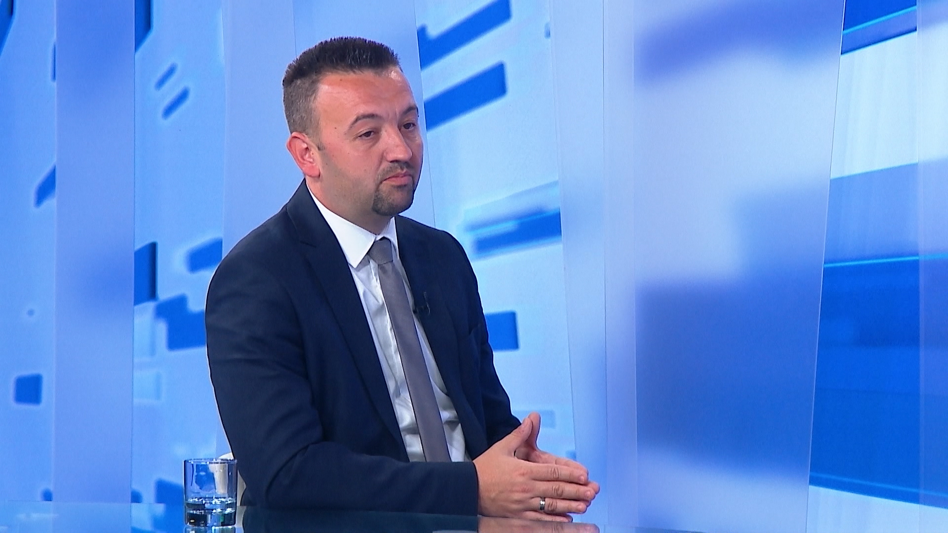 Pavliček: Moj ministre, ako hoćeš pomoći - pušku na rame i idi brani ...