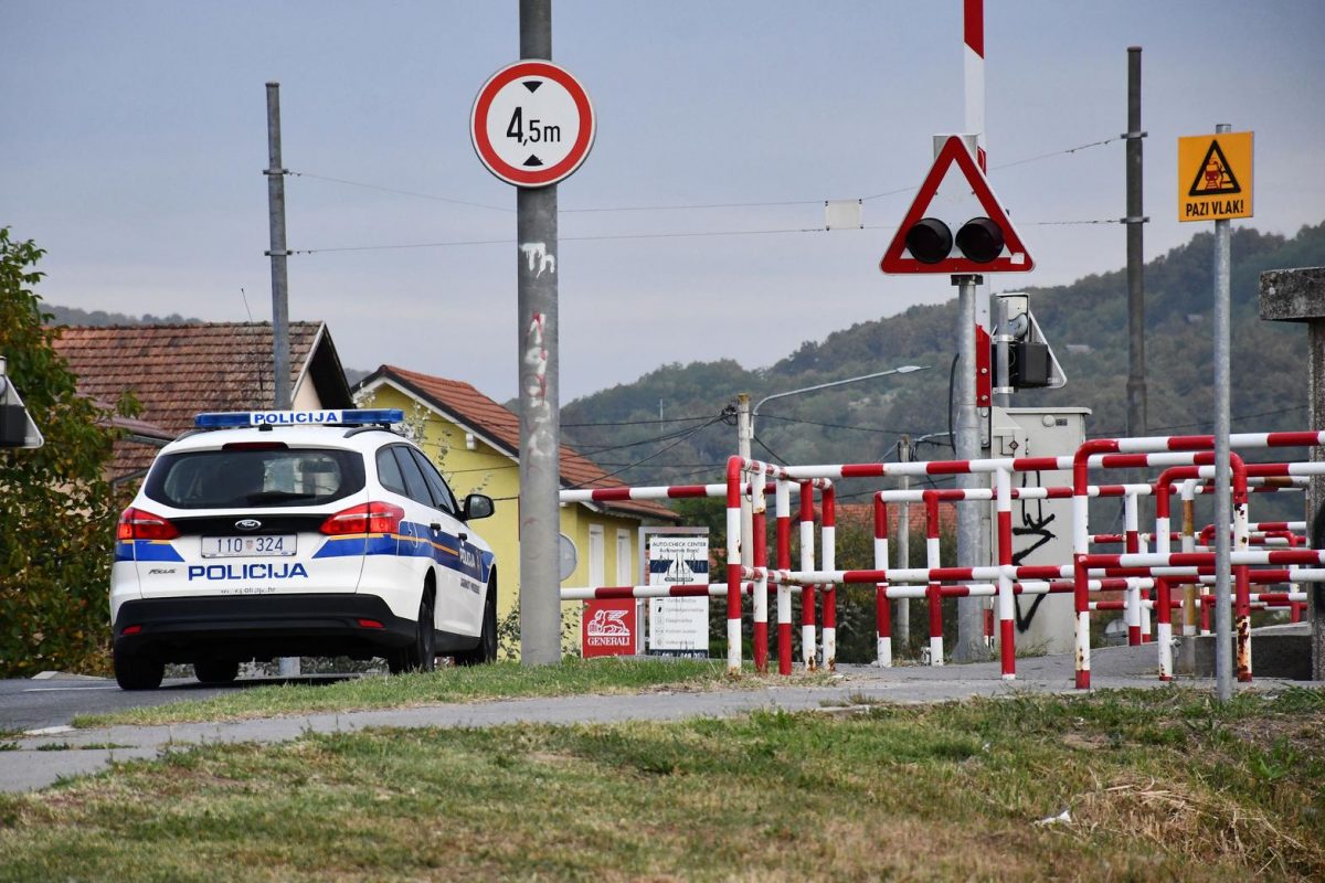 "Tragično je što isti broj ljudi pogine na prijelazima sa i bez ...