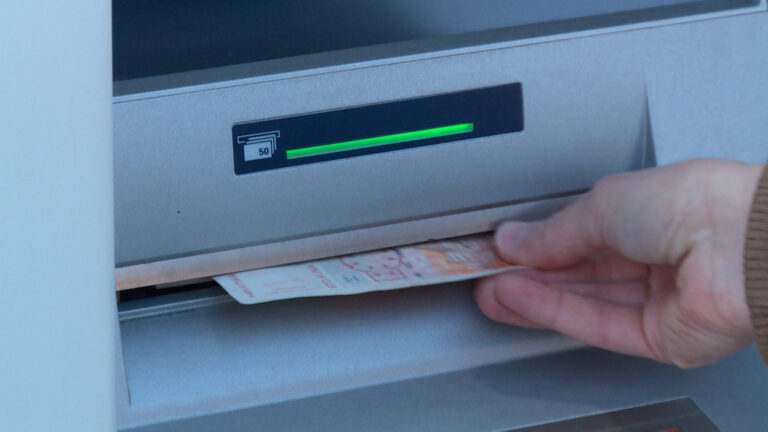 Zagrebačka banka poslala važnu obavijest: Tiče se kartica, bankomata ...