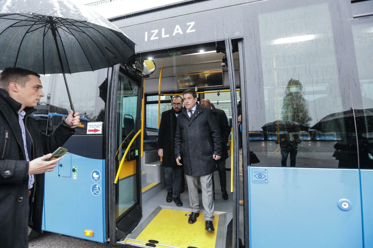 Zagreb Mayor announces 65 new ZET city buses to replace old ones - N1