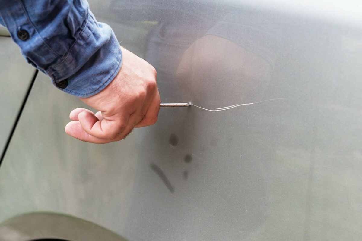 Dobro je znati: Koje boje automobila najbolje skrivaju ogrebotine i ...