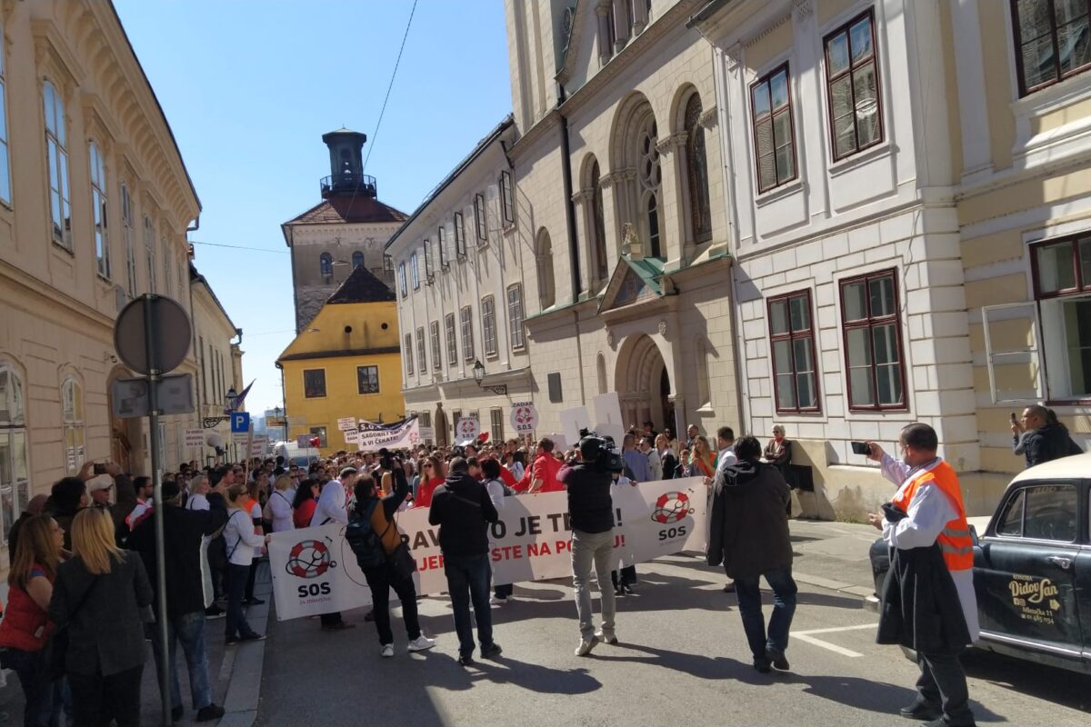 Croatian doctors hold protest in downtown Zagreb - N1