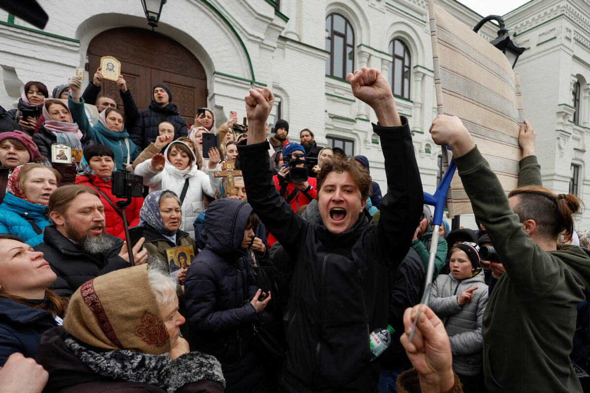Tenzije u Kijevu: Zbog privođenja mitropolita Pavela prosvjeduju deseci ...