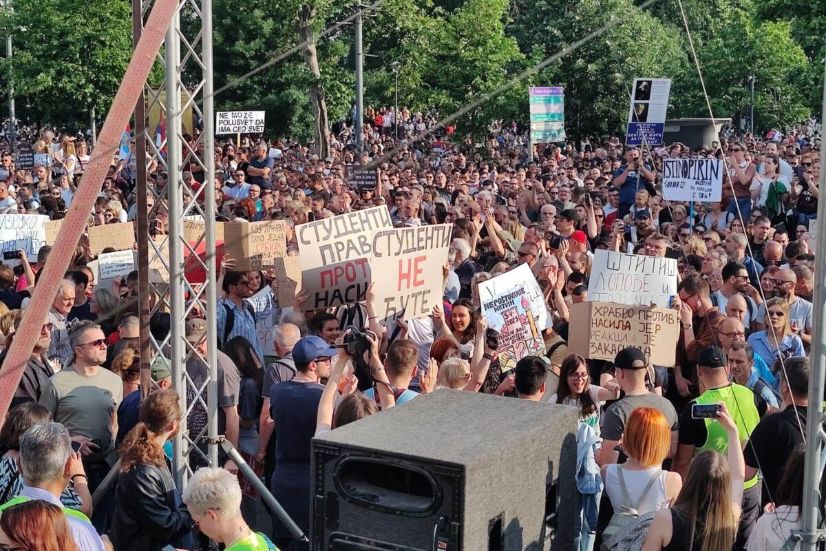 Ogroman broj ljudi na ulicama Beograda. Pogledajte snimke dronom - N1