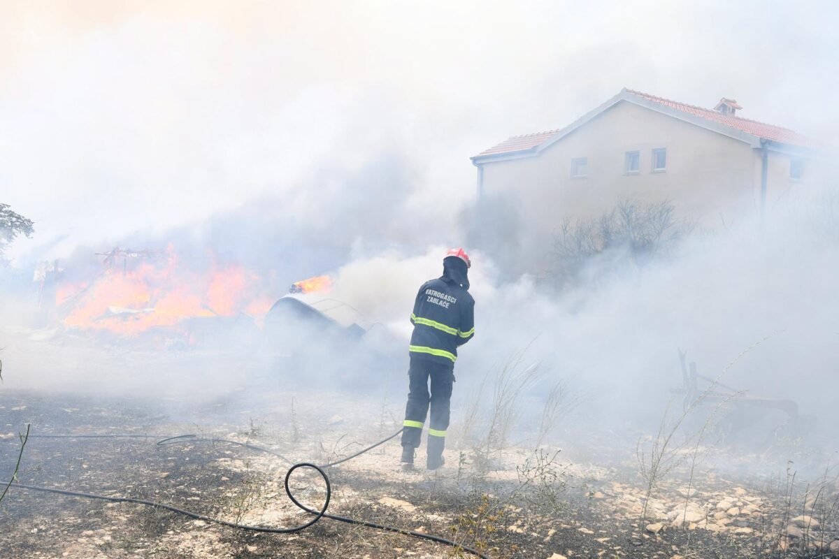 Large wildfire breaks out near city of Sibenik, two families evacuated - N1