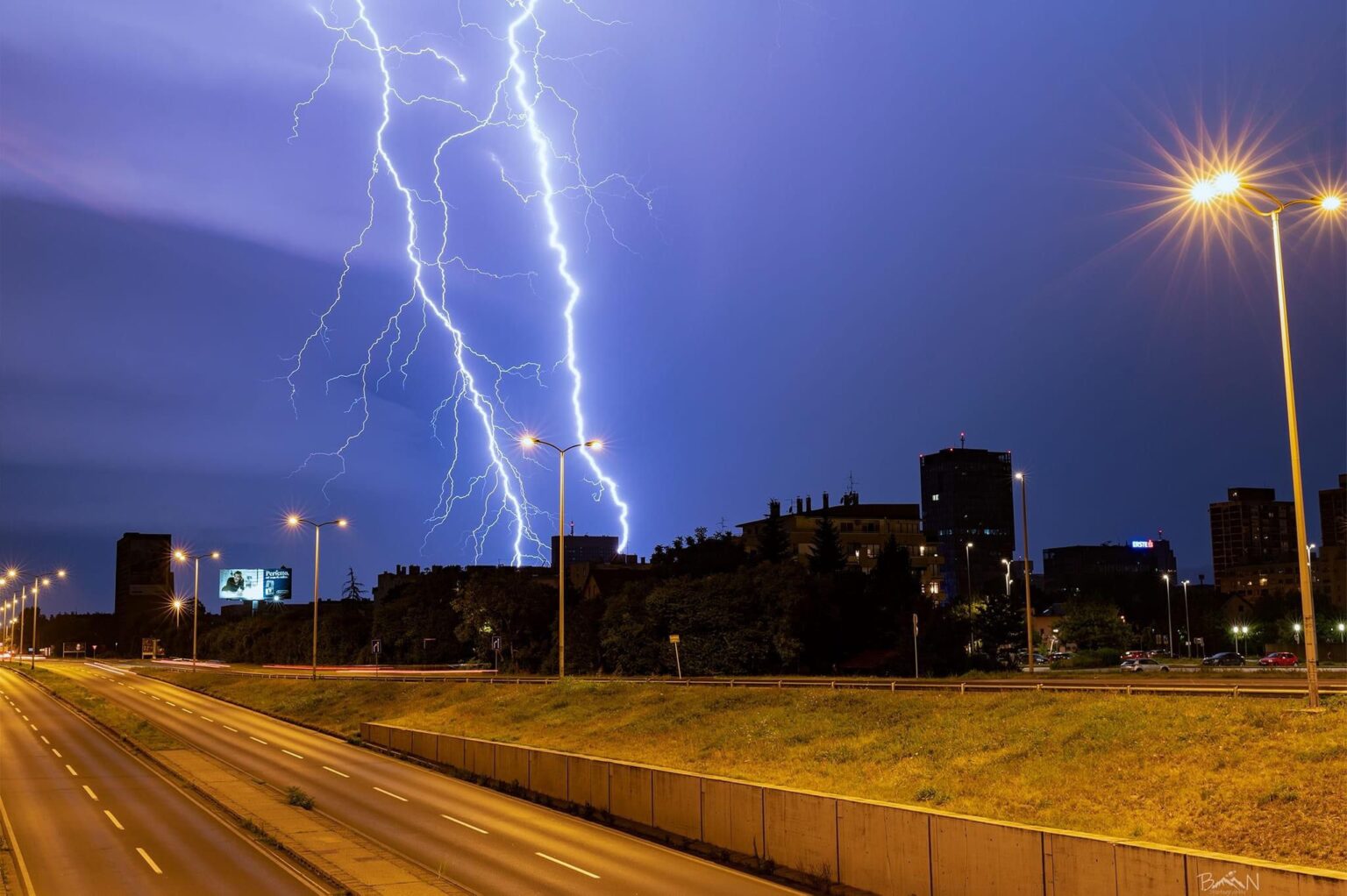 FOTO | Spektakularne fotografije munja na nebu iznad Zagreba - N1