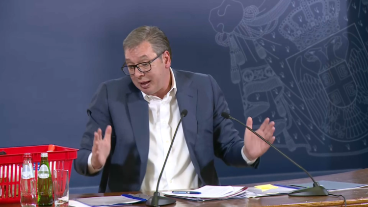 Vučić "zvijezda" na mrežama nakon bizarne presice: "Čovjek prvi put ...