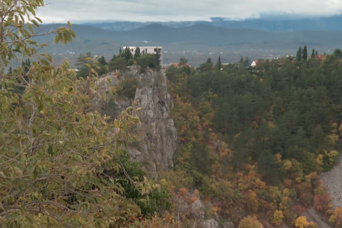 Imoćani smatraju da novi neboder šteti vizuri zaštićenog Modrog jezera - N1