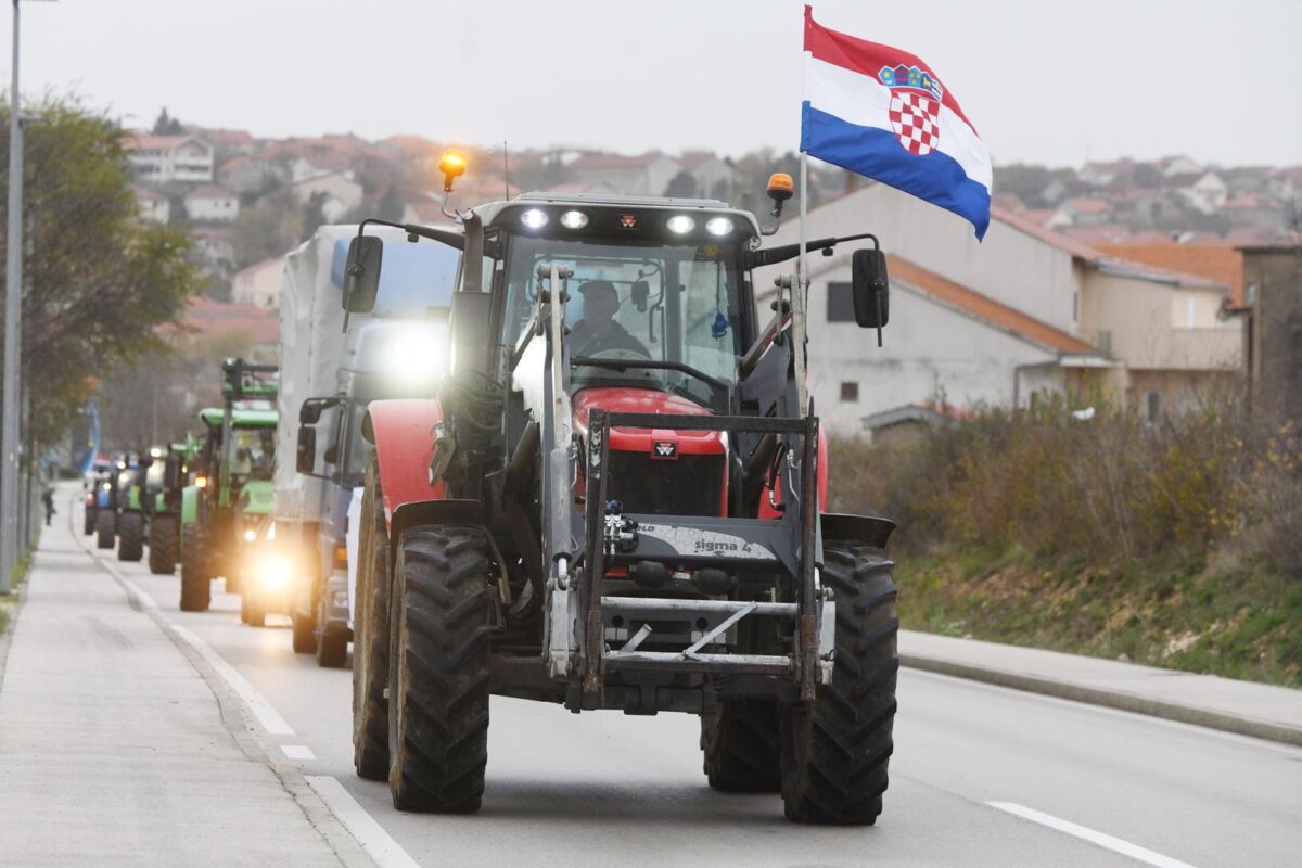 Seljaci će prosvjedovati u Đakovu. "Traktorima na cesti nas treba ...