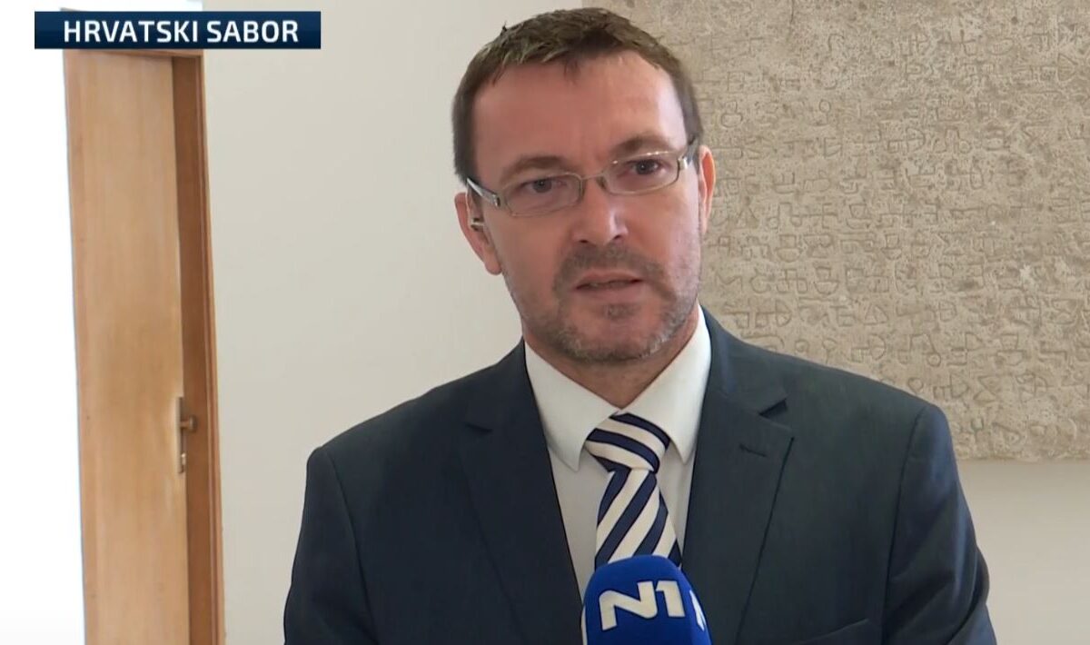 Arsen Bauk: Pravila naše stranke su luđačka košulja