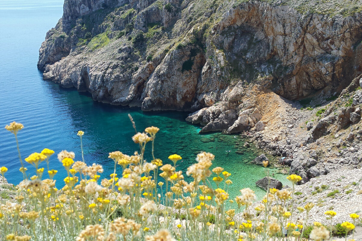 Skrivena uvala na hrvatskom otoku: Boja mora je nestvarna
