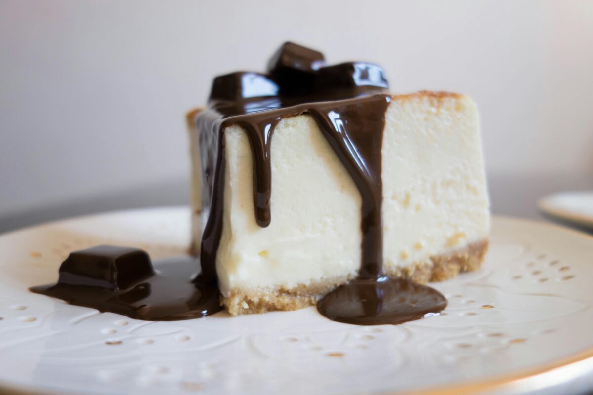 Recept za cheesecake s karamelom i čokoladom bez pečenja
