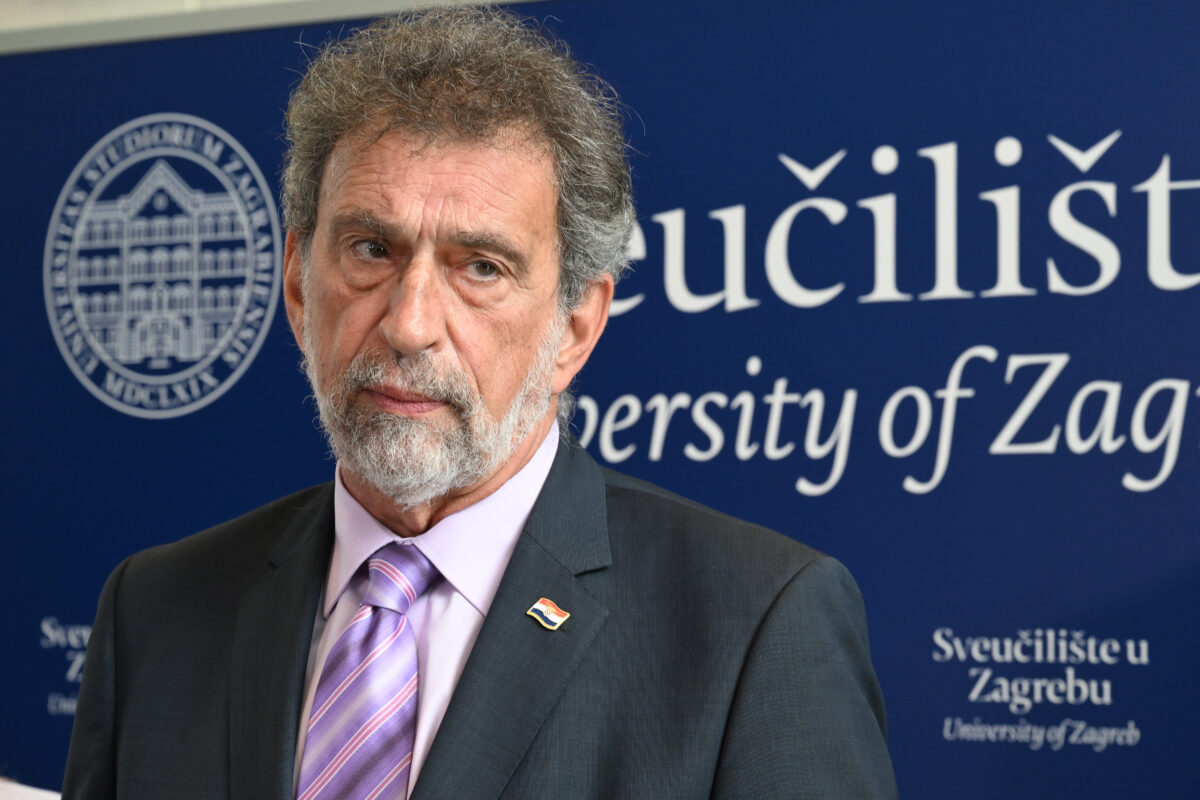 Fuchs: "Ako netko želi pjevati himnu na početku nastave, može"