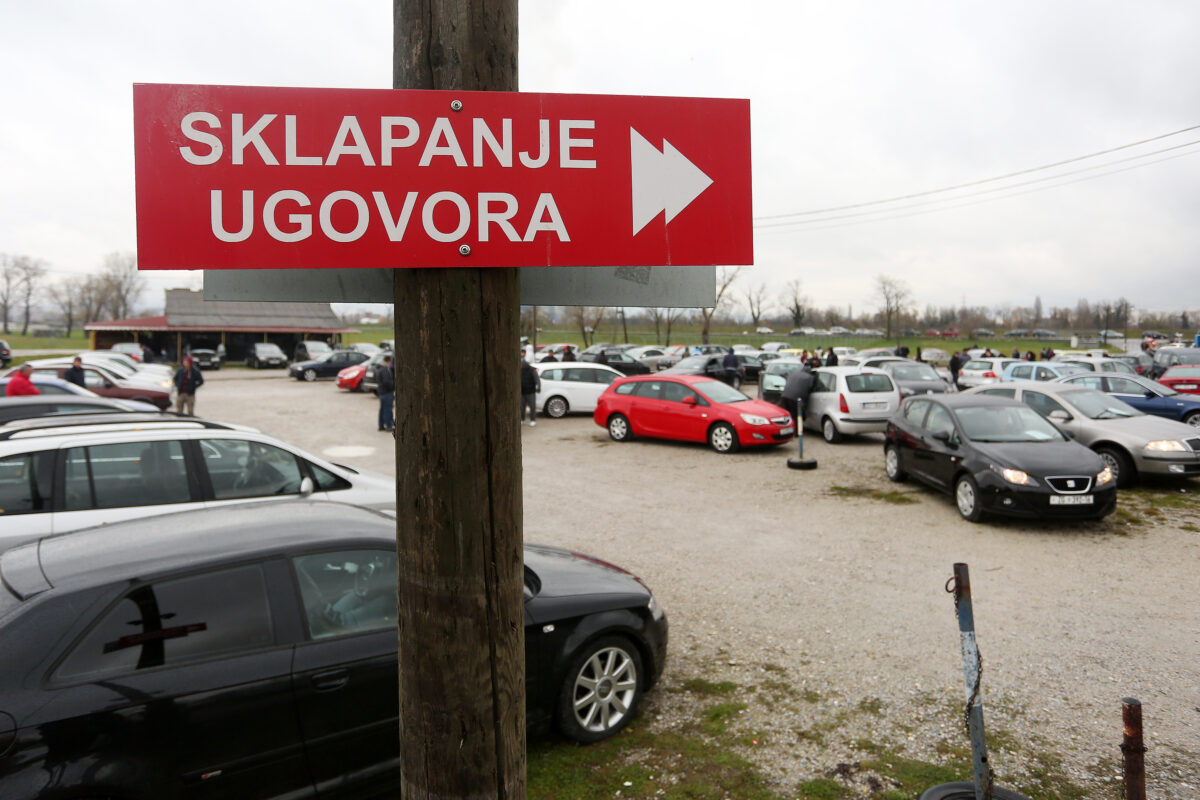 Znakovi da su na rabljenom autu skidani kilometri