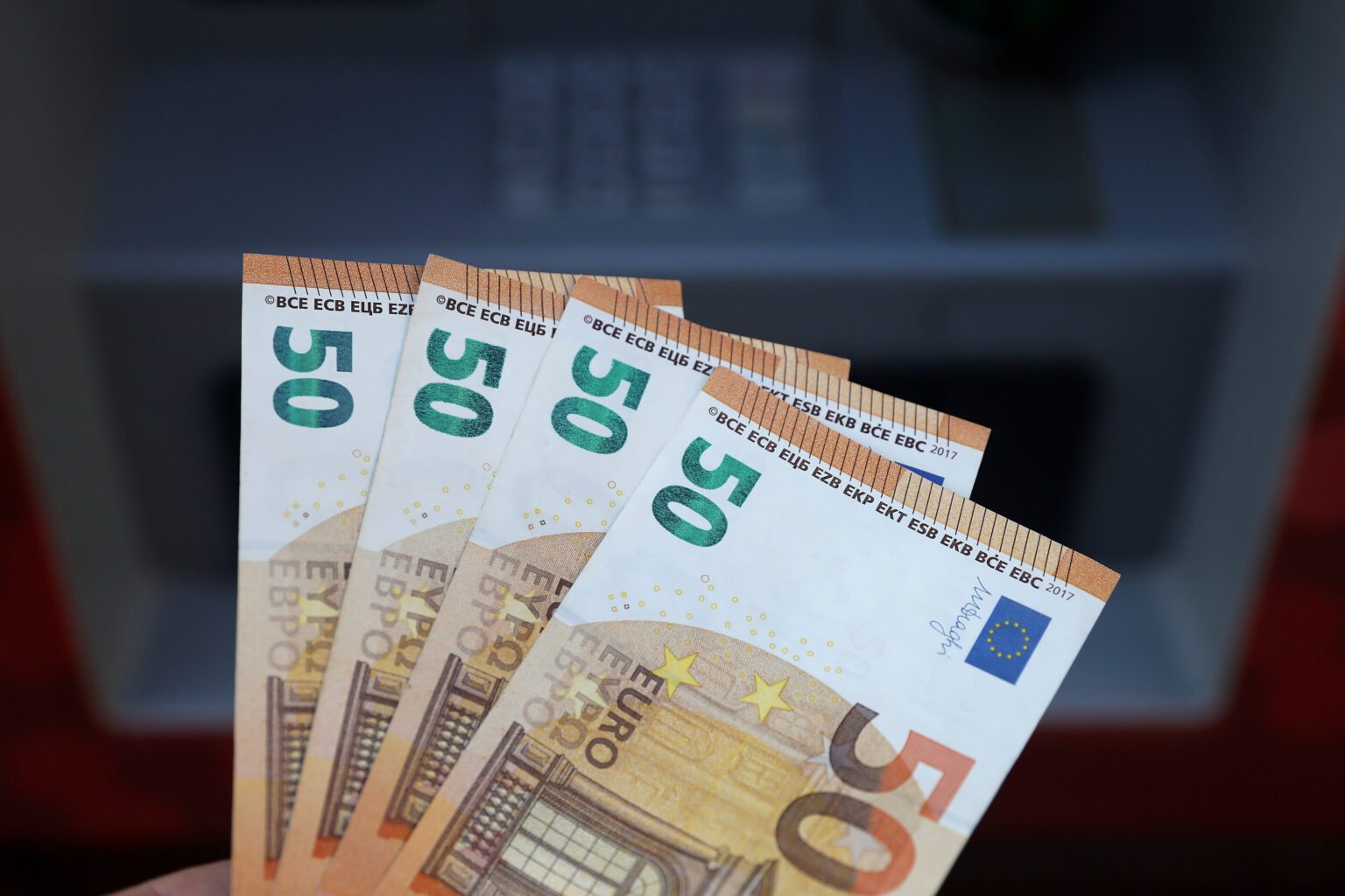U novčaniku biste trebali imati presavijenu novčanicu od 50 eura