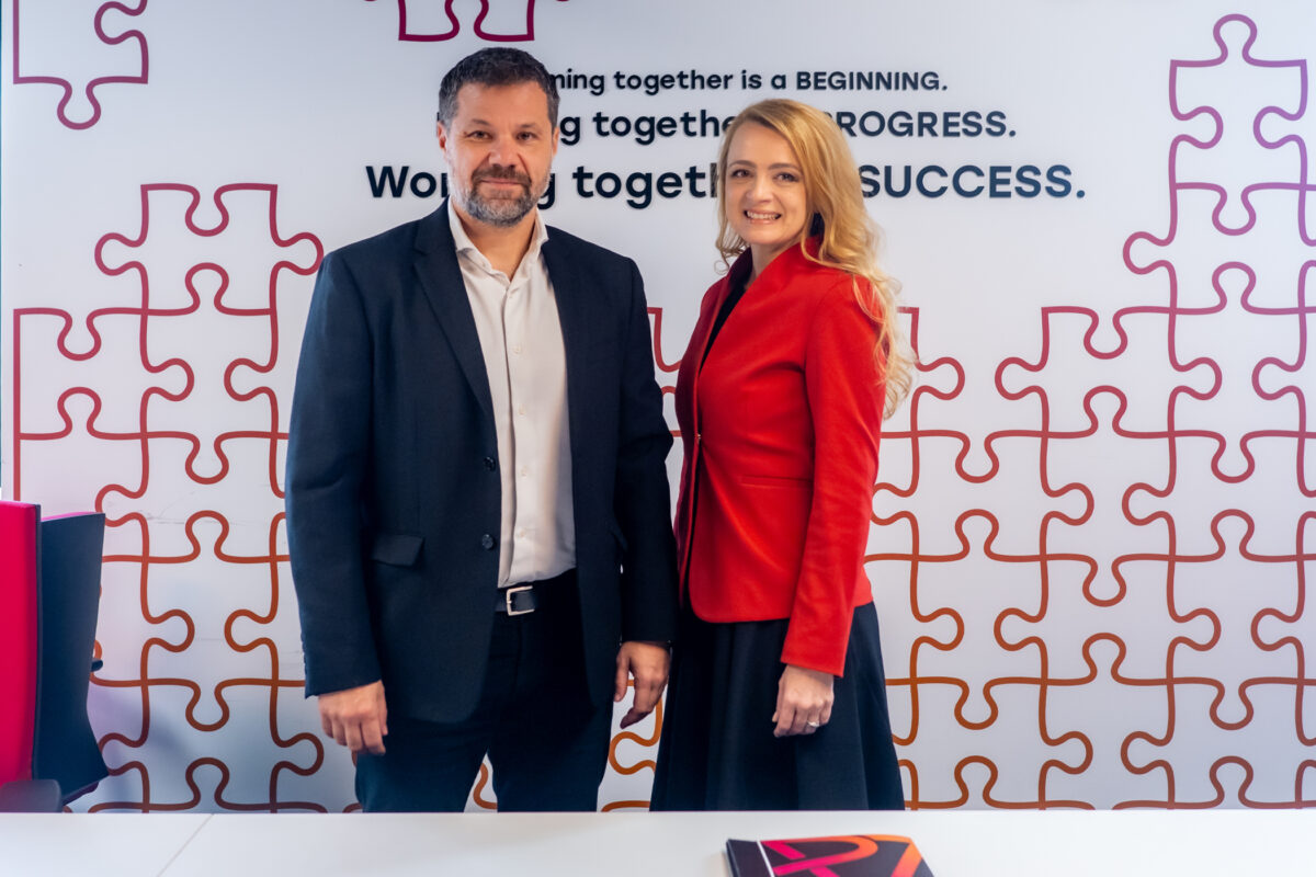 Algebra i Hum-Croma: Edukacijski program za menadžere