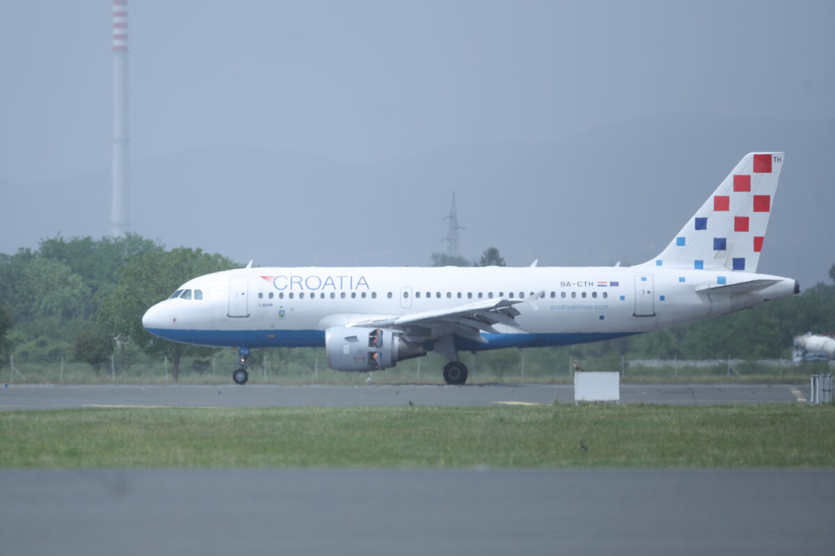Avion Croatia Airlinesa satima u niskom letu kružio iznad Zagreba