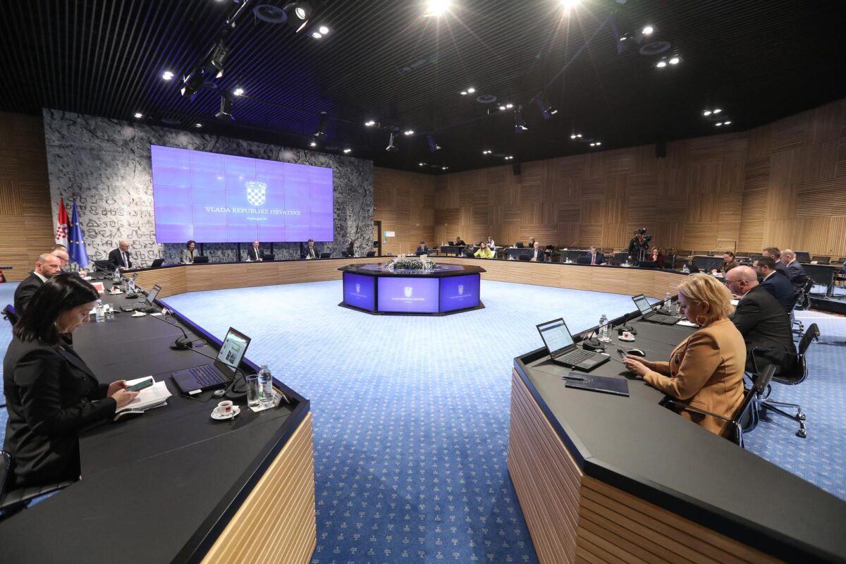 Vlada se oglasila o snimci na kojoj Dabro puca iz pištolja