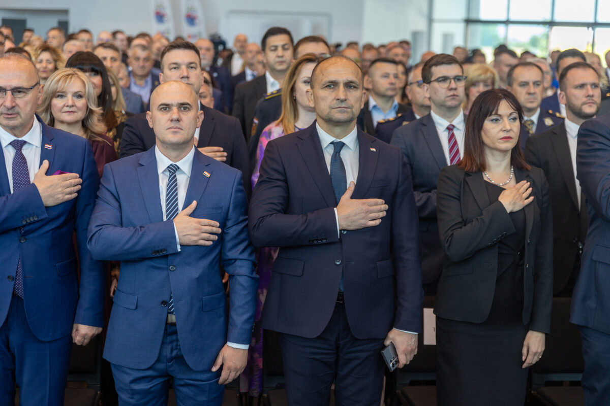 Peternel o Dabrinoj ostavci: To je šamar Ivanu Anušiću
