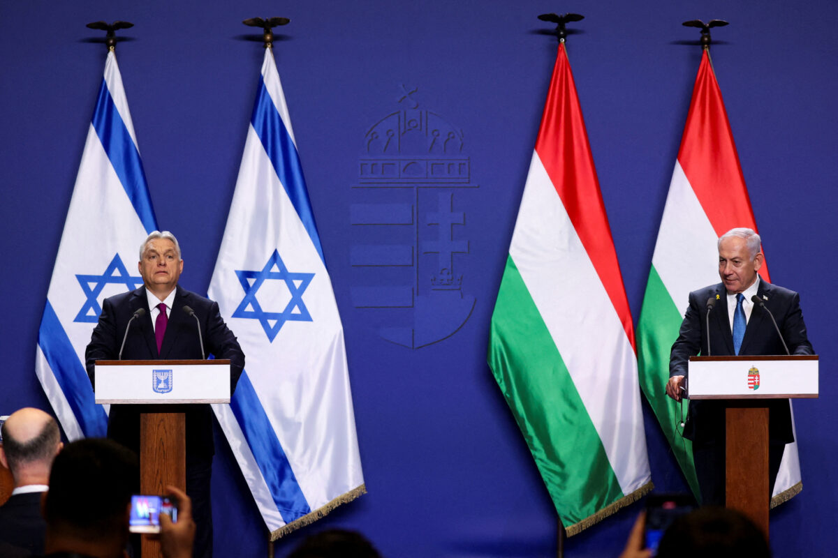 Orban i Netanyahu u Budimpešti stali ispred "pogrešnih" zastava